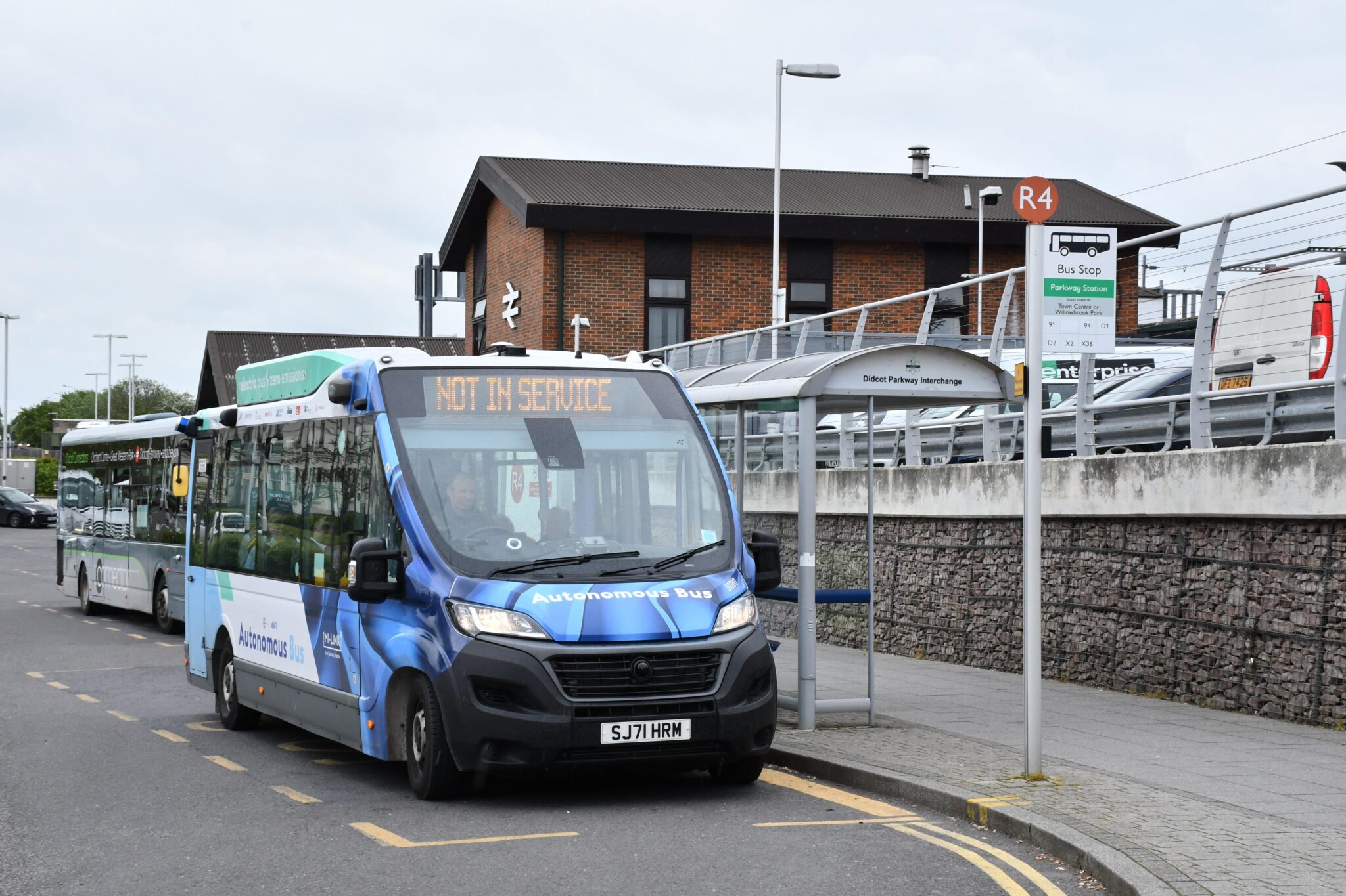 UK’s first electric autonomous bus route takes to public roads ...